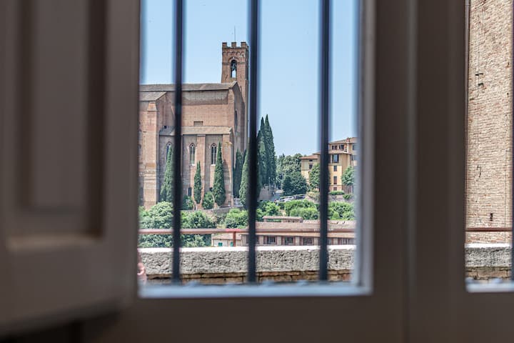 Con Vista A Pochi Metri Da Piazza Del Campo - Siena