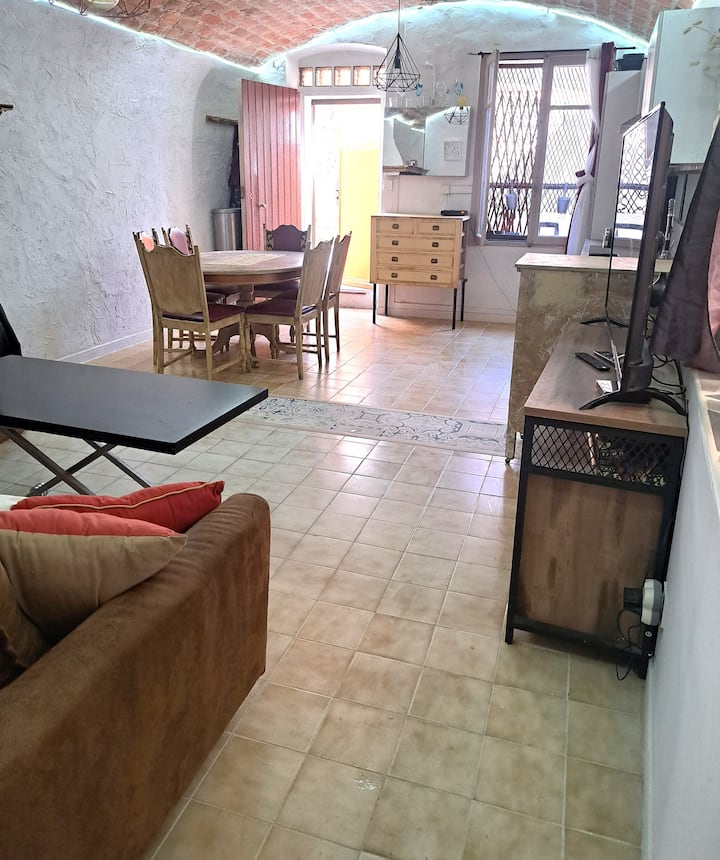 Atypique, Local, Clim, Wifi, Parking, Plages à 8km - Pyrénées-Orientales