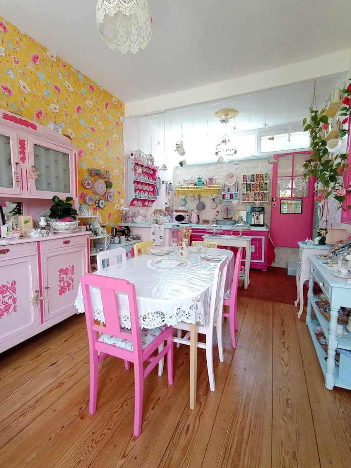 Chez Paulette : Déco Rétro Et Nuit Insolite ! - Le Mans