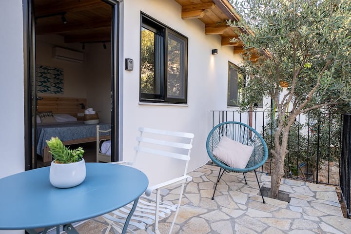 Deluxe Room X3 W/outdoor Oasis @Sunsetterrace B&b - Dhërmi