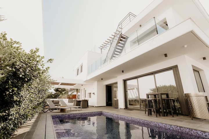 3-br Villa In Livadia: Pool+roof - Larnaca