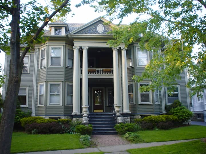 Private Luxury Guest Suite #1 At Huntington Manor - Buffalo, NY