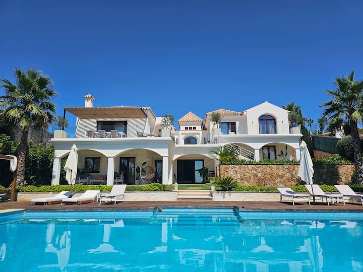 Baltazar • Oceanfront Luxe Villa - Sotogrande