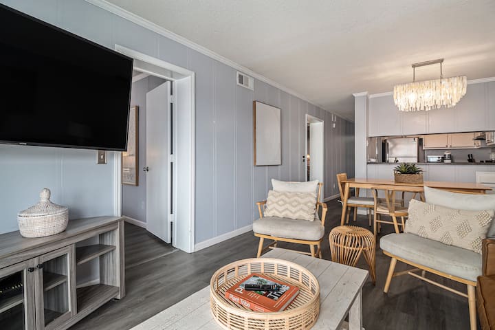 Beautiful Boho Chic Beachfront Condo - Murrells Inlet, SC