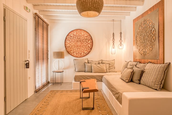 Santa Maria Garden View Suite - Mykonos