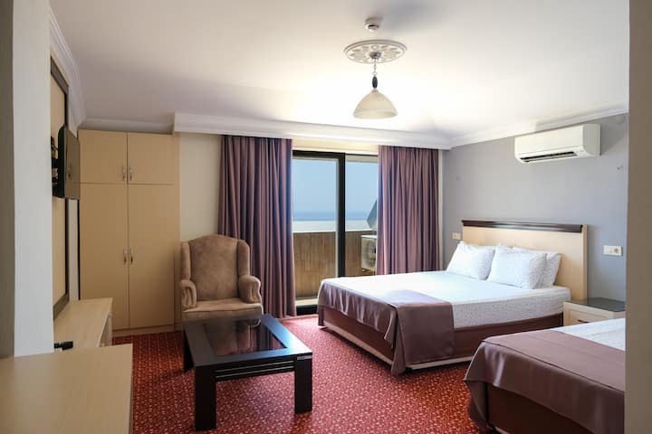 Azak Blue Otel Deniz Manzaralı 3 Kişilik Oda - Okurcalar
