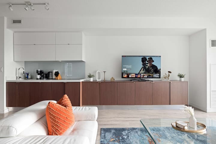 Luxury 3br Condo In The Dt Core W/ Parking! - Toronto