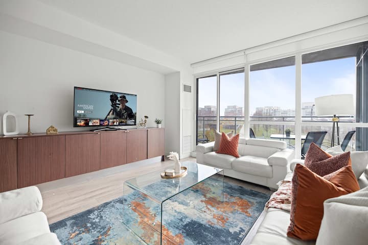 Luxury 3br Condo In The Dt Core W Parking! - Toronto