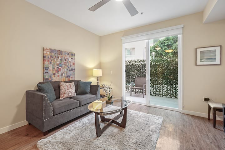 Pasadena Home Within Short Walk To Everything - Pasadena, CA