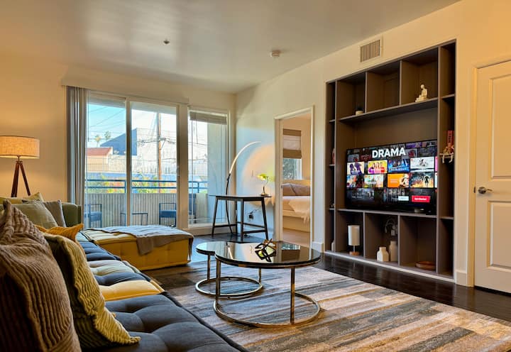 Cozy 2bed + 2bath W/2 Parking In K Town - Beverly Hills, CA
