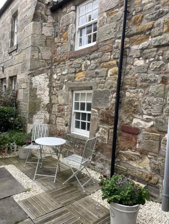 1-bedroom Cottage, South Street - St Andrews, UK