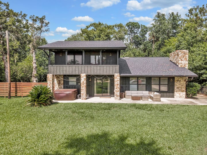 2 Homes, 2 Hot Tubs,  Private River Beach Access - パーム・コースト, FL