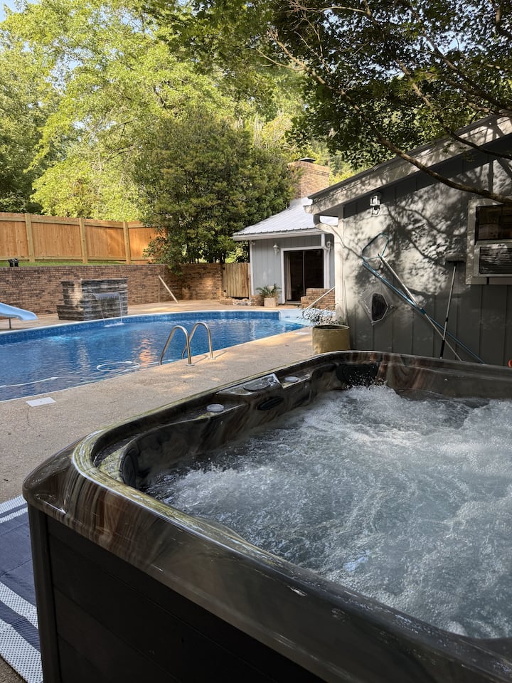 The Gibson Getaway - Lake Martin, AL