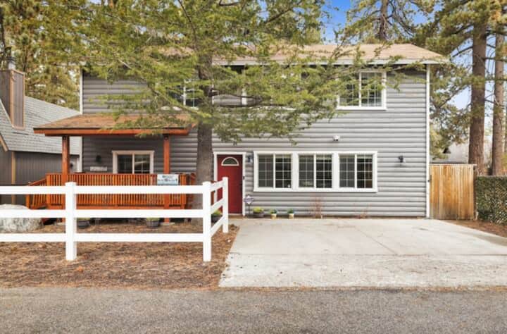 Moab Cozy Lane + Hot-tub & Game Room W/ Pool Table - Big Bear Lake, CA