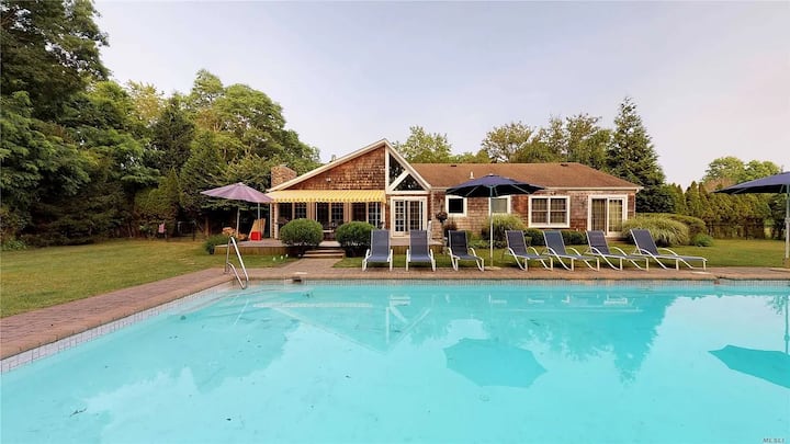 572) Large 3 Bedroom With A Gorgeous Pool - Eastport, NY