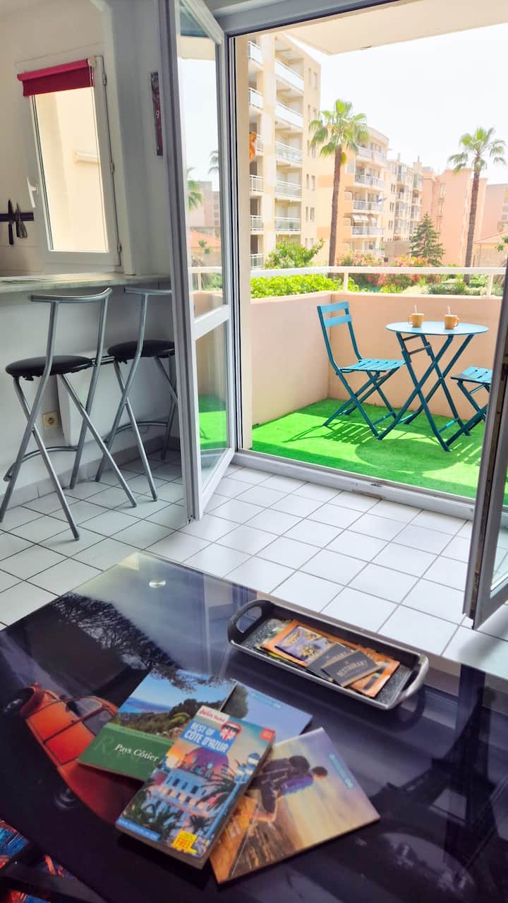 Appartement 2p, Balcon, Parking Proche Mer - Nizza