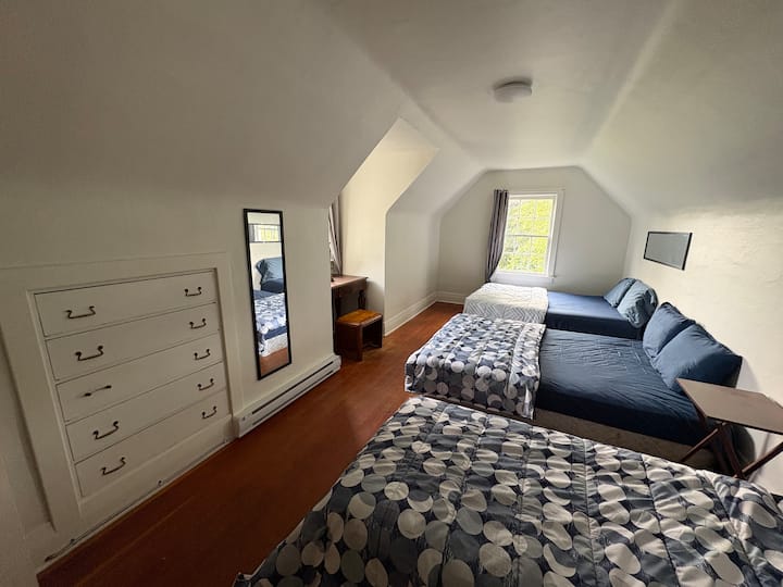 Cozy Room In Kerrisdale Bungalow - Vancouver