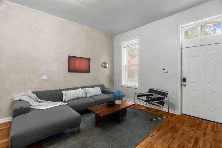 Dreamy 2br | Luxe Touches + Outdoor Space - St. Louis