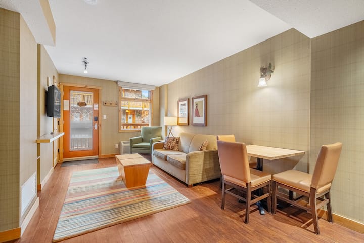 Banff Explorer’s Retreat | 1br + Hot Pool - Banff