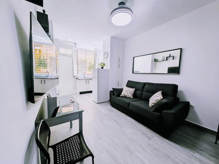 El Faro Centro De Málaga - Parking 4.45 (15€/día) - Málaga