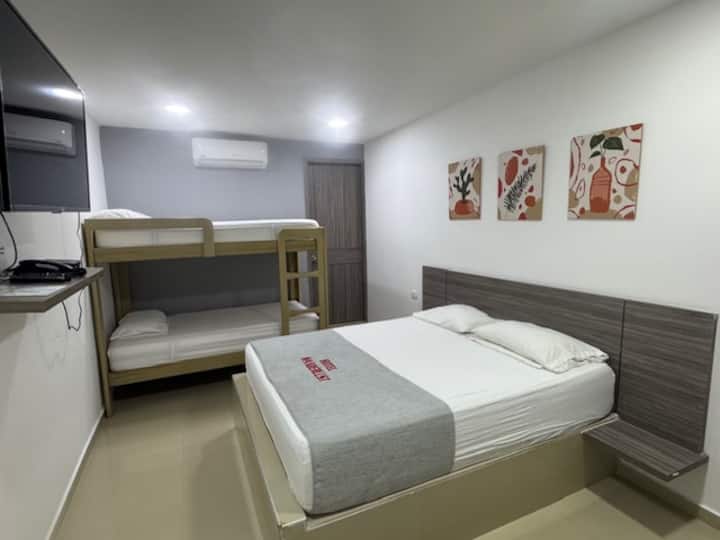 Habitación En Hotel Para 4 Personas Con Desayuno - Santa Marta