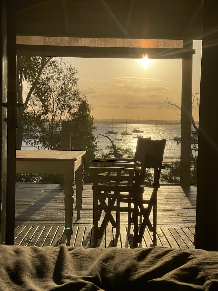 Beach Front Holiday Home - MacLeay Island
