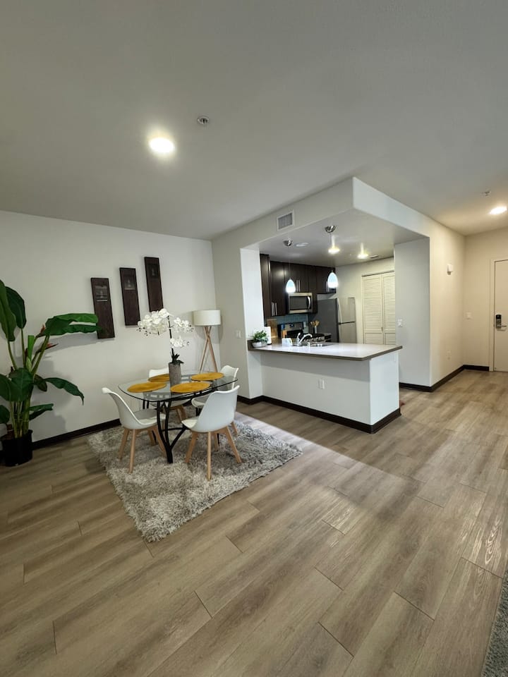 Hollywood 1 Bedroom Apartment/free Parking - Los Angeles, CA