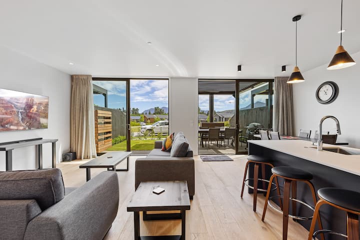 Dream Holiday Home In A Desirable Wanaka Location - Wanaka