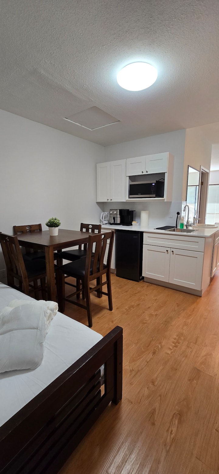 New Royal Inn Unit 102 - New Westminster
