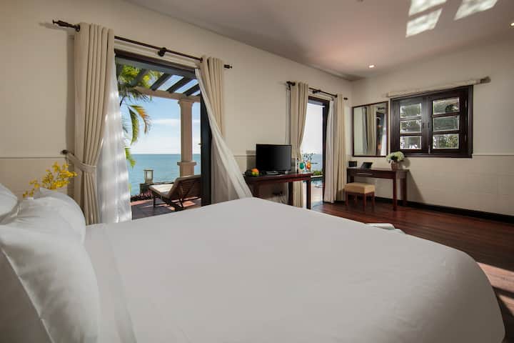 1 Bedroom Beachfront Pool Villa With Breakfast - Vietnam