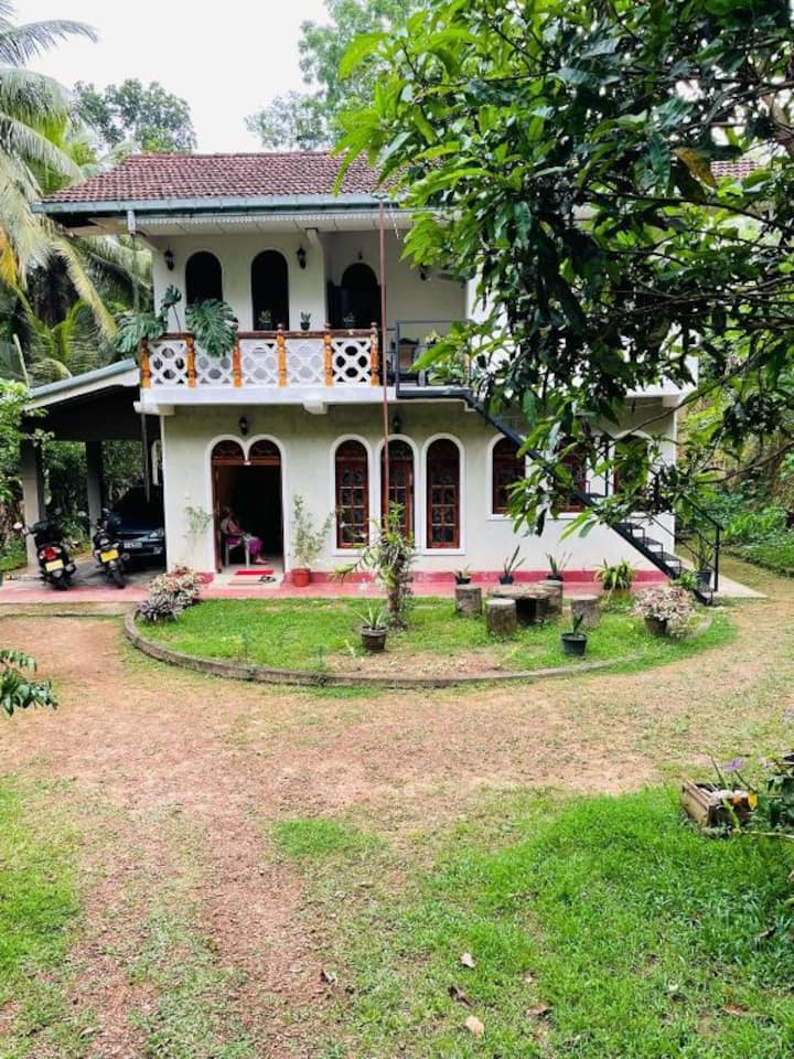 Family-friendly 2br Star Villa - Sri Lanka