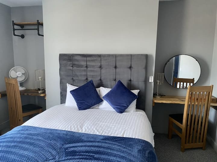 Bright & Airy B&b Double Room - Pembroke Dock