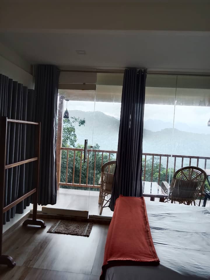 First Floor Bedroom With Balcony - Kuttikkanam