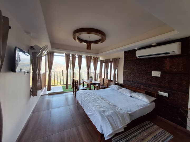 Premium Deluxe Room With View - Kuttikkanam