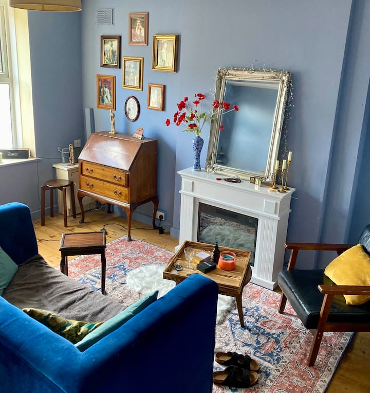 Large Room In Charming Cottage - Chesterfield