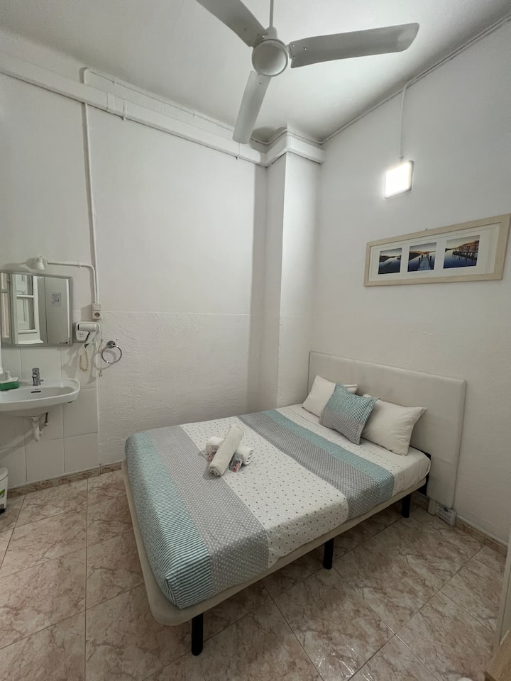 Double Room With Shared Bathroom I C&b Drassanes - Barcelone