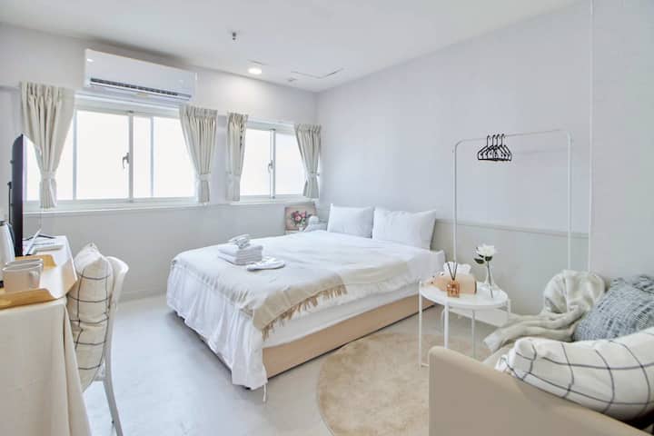 Ximending Double Room No. 8867 - 우구 구