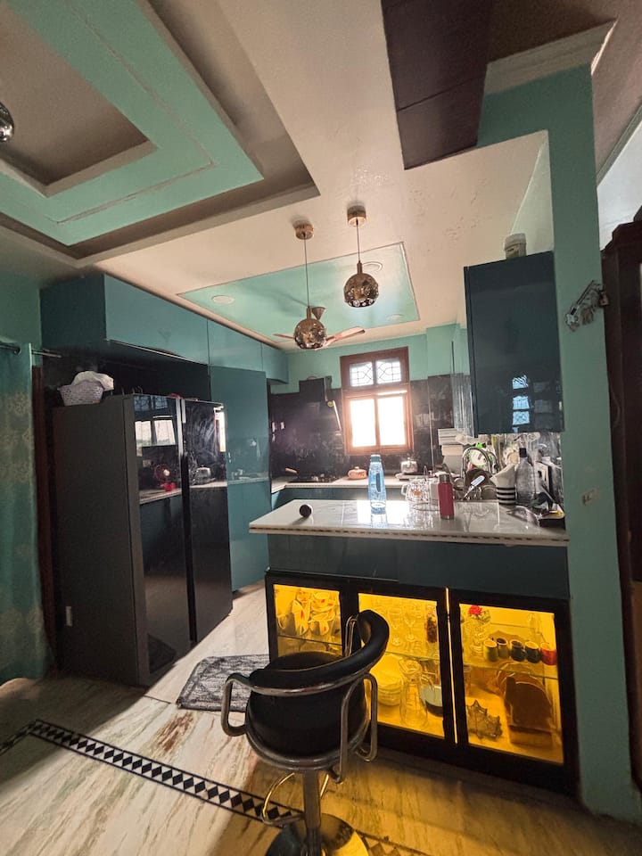 Cozy 1bhk Stay In Prime Aligarh Near Amu - Aligarh