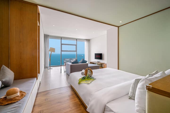 High-floor Oceanfront View 2br Apt | Kitchen &Pool - Da Nang