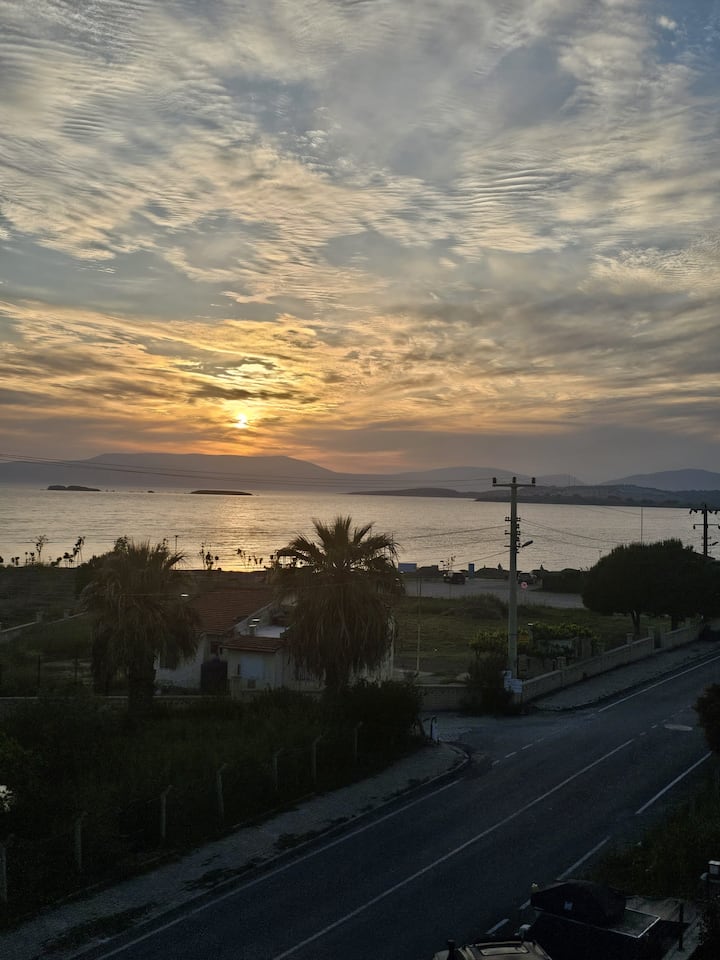 Denize 30 Metre Bahçeli Villa - Seferihisar