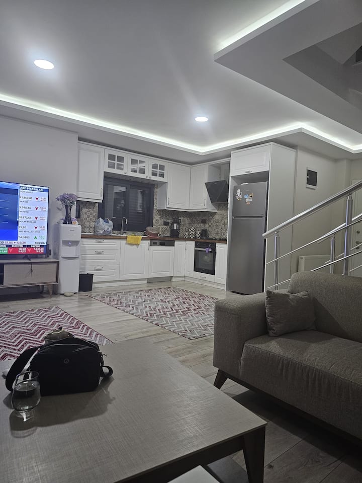 Denize 30 Metre Bahçeli Villa - Seferihisar