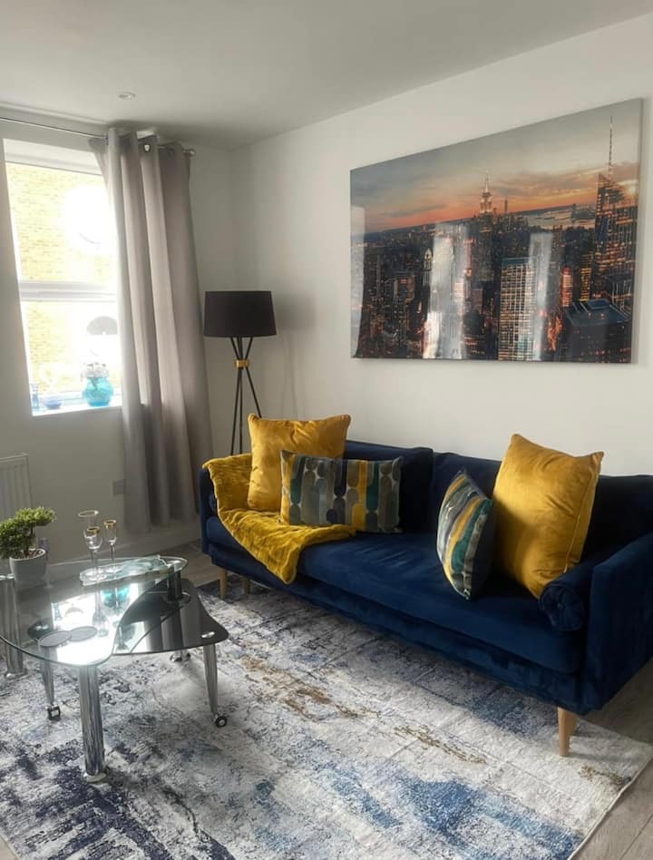 New! Bright 2-bed Flat, Great For Groups - Watford