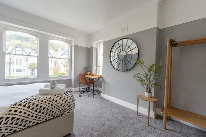 Llandudno Luxurious Apartment - Colwyn Bay | Wifi - Llandudno