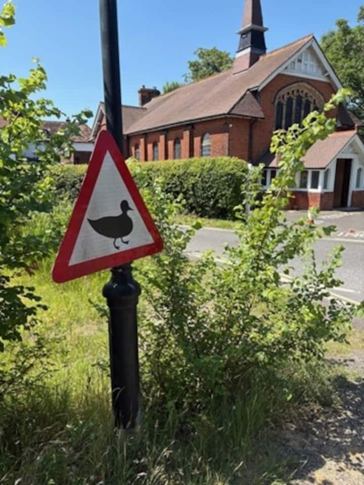 Semi Detached Guest House In Mill Hill Village - Edgware