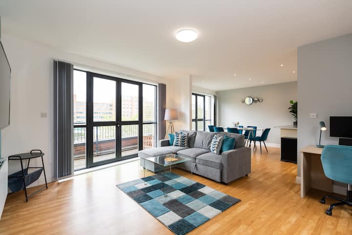 Fantastic Penthouse | Parking | Desk |  Balcony - イギリス ダービー