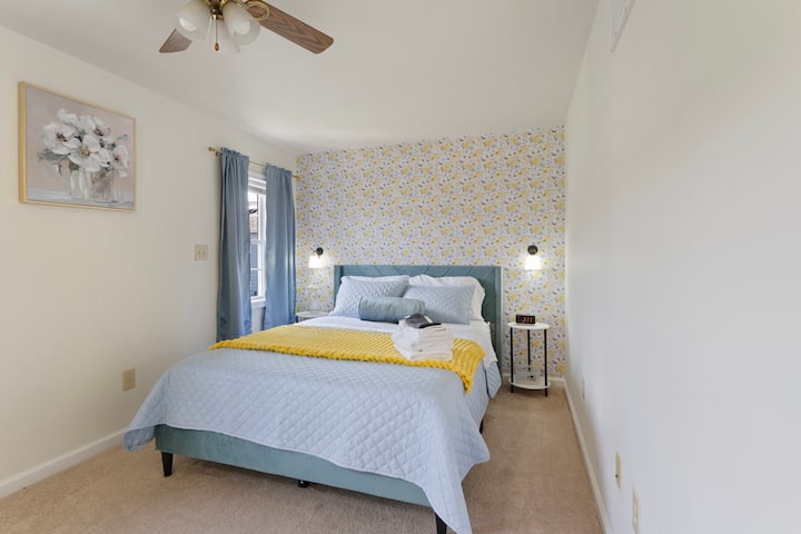 The Professional’s Flat | Long-stay Ready 1br - Fredericksburg, VA