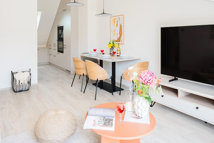 4bdr Maisonette W/ Terrace, Ac & Workspace - Czech Republic
