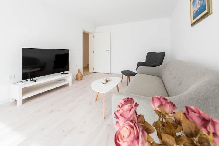 Seaside Retreat - Garden And Sauna 4br House - Varna
