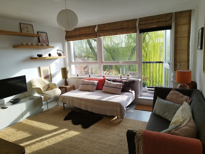 Stylish 2 Bed In Tottenham Hale With Canal Views! - Wood Green - London