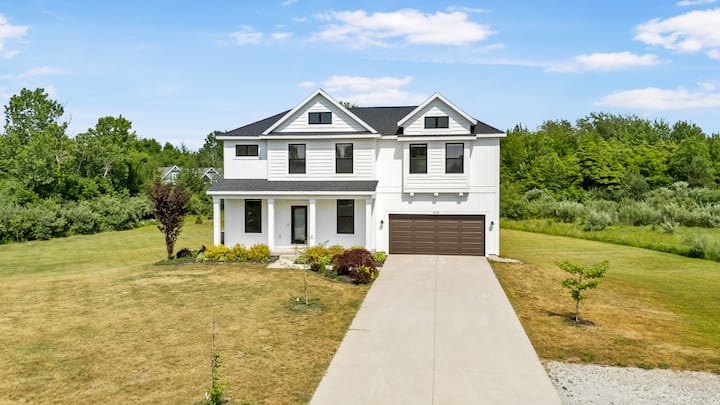 Family Friendly Bike Trail Retreat With Hot Tub - Holland, MI